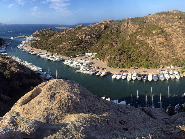 Port Poltu Quatu - Marina dell'Orso : Toutes les informations sur le port