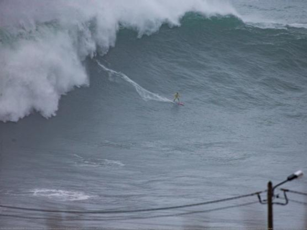 VIDEO : Justine Dupont surfe la plus grosse vague de sa vie, 20m de ...