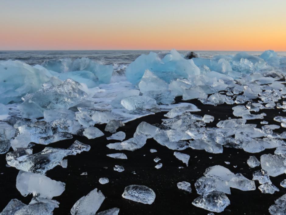 Iceberg et sable noir, la plage de diamants de Jökulsárlón - Actualités ...