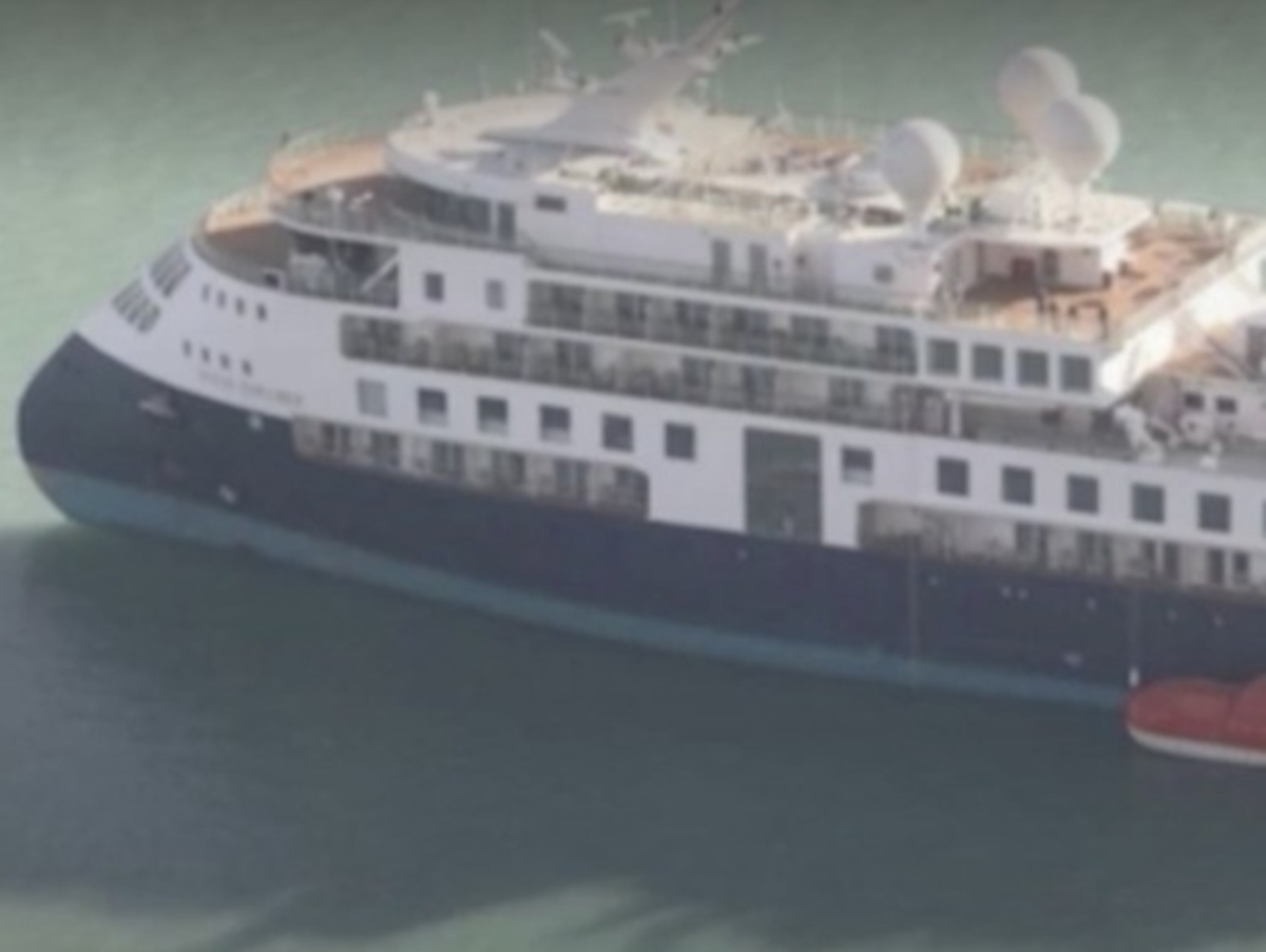 Un navire de croisière coincé avec ses 200 passagers dans un fjord du Groënland - Actualités ...