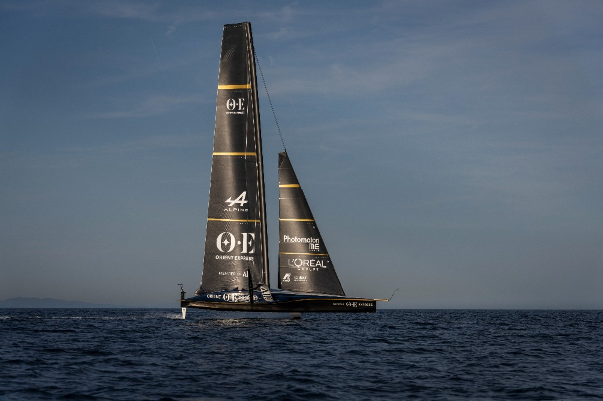 Première navigation et premiers vols en autonomie pour l’AC75 de l ...