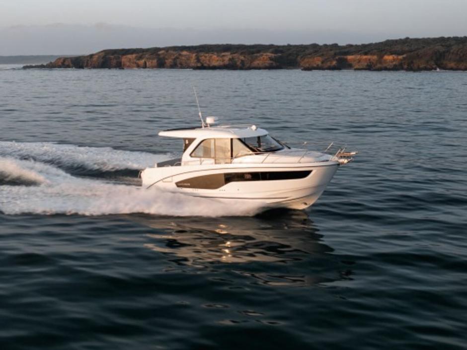 Antares 9 : Beneteau réinvente le weekender moderne - Actualités Nautisme