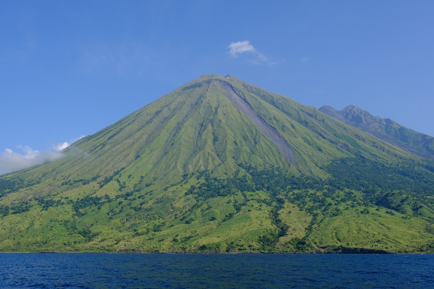 Les 8 plus belles îles volcaniques à explorer - Actualités Nautisme