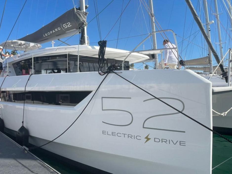 Leopard Catamarans lève le voile sur le Leopard 52 : à découvrir au ...