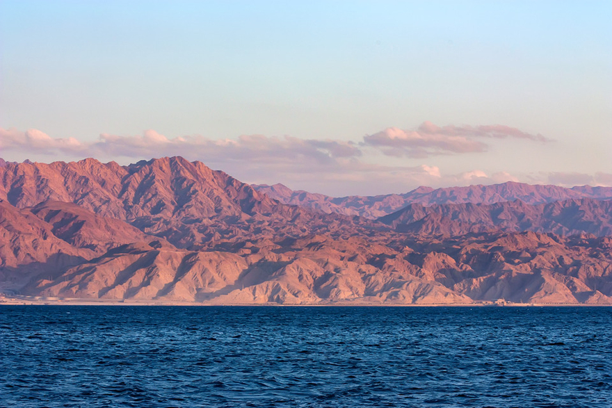 Pourquoi certaines mers portent des noms de couleurs : Mer Rouge, mer ...