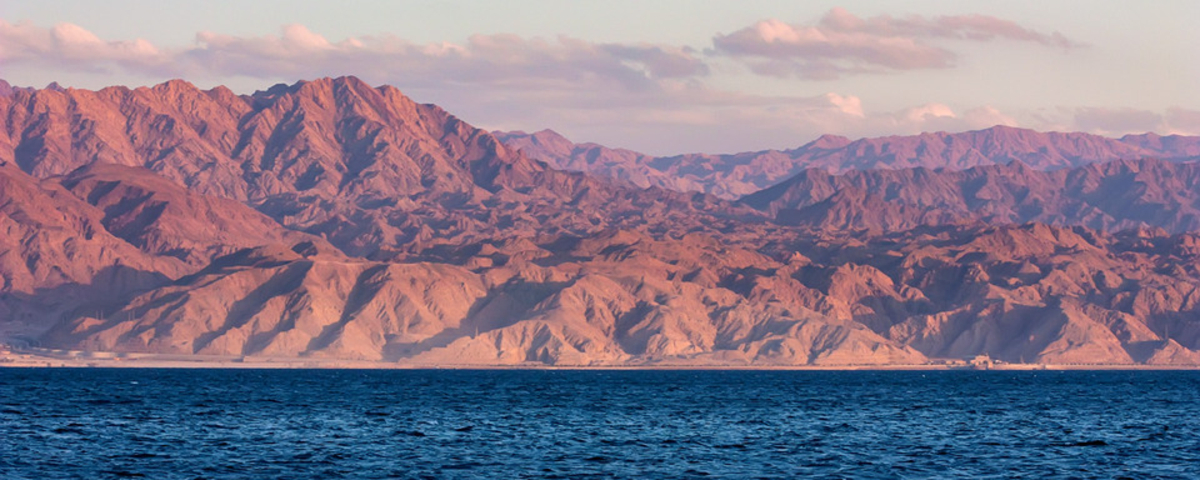 Pourquoi certaines mers portent des noms de couleurs : Mer Rouge, mer ...